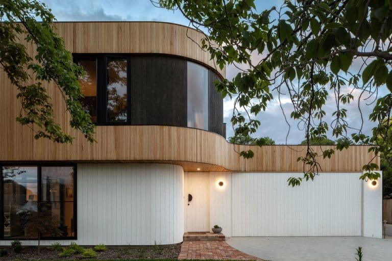 The flowing curves and fascinating facade of Ribbon House | Style Curator