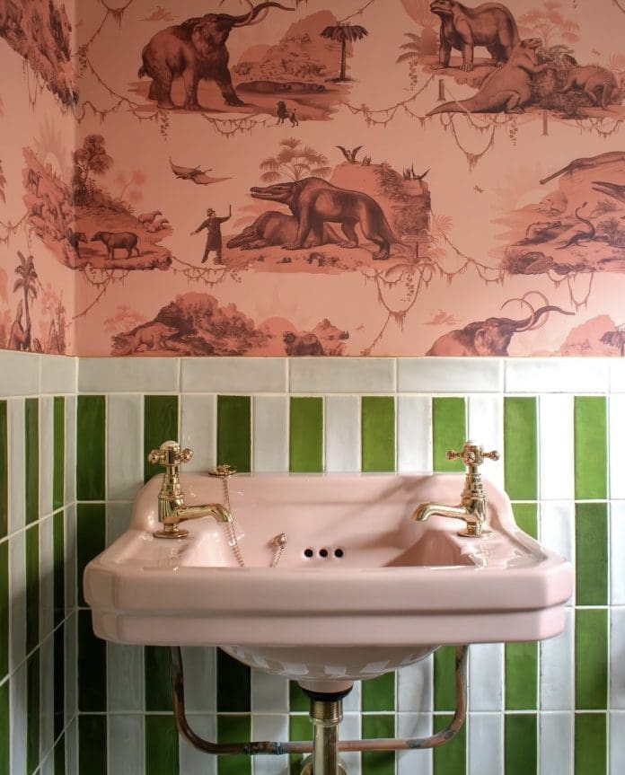 Trend alert: Stripe tile bathrooms | Style Curator